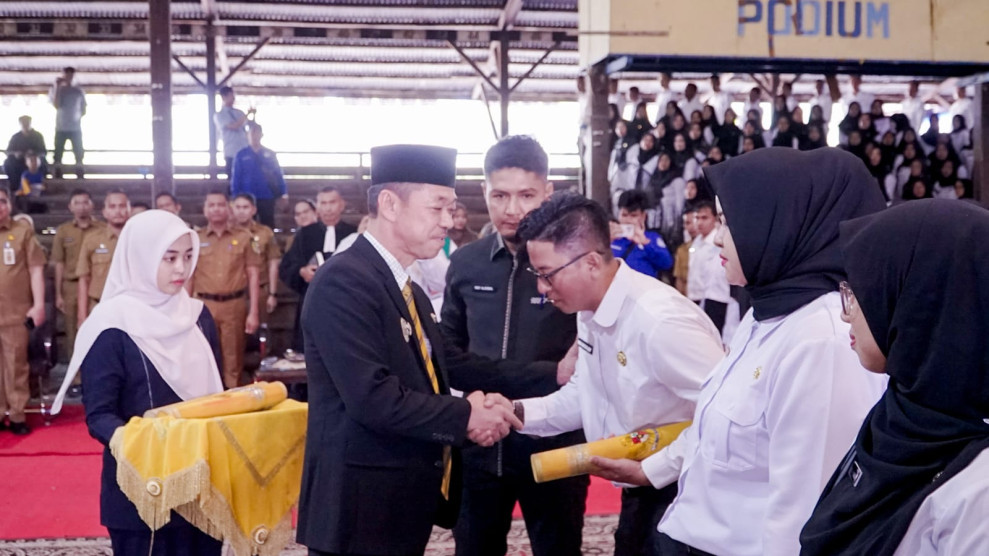 Bupati Rohil Serahkan SK Pengangkatan PPPK Formasi Tahun 2023