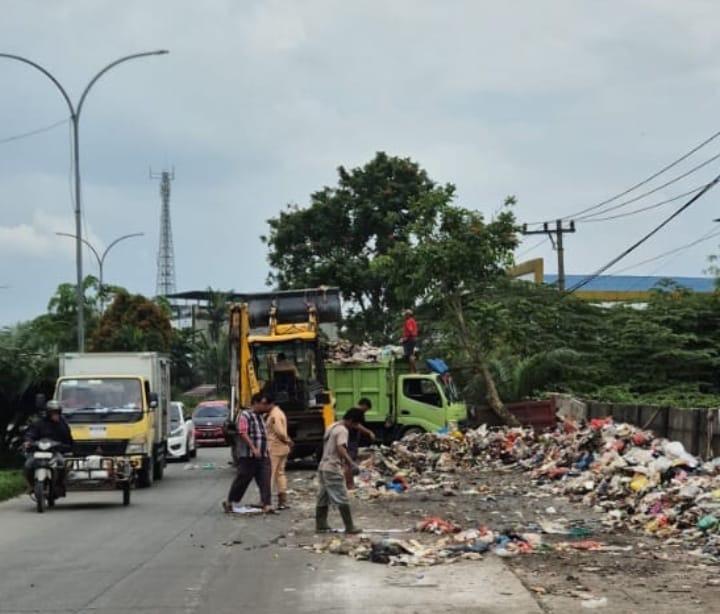 DLHK Pekanbaru Instruksikan PT EPP Tingkatkan Kerja Atasi Tumpukan Sampah di TPS