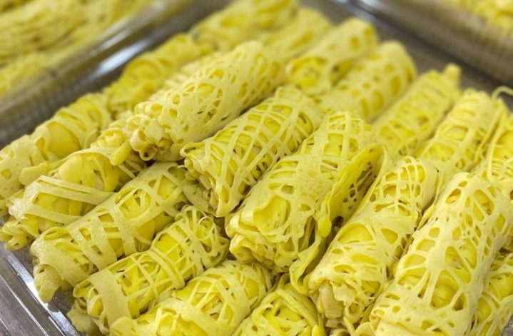 Lezatnya Roti Jala: Sajian Khas Riau dengan Beragam Kuah Pendamping