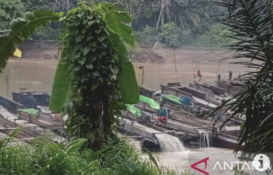 Warga Keluhkan Aktifitas Tambang Galian C Diduga Ilegal di Sungai Indragiri