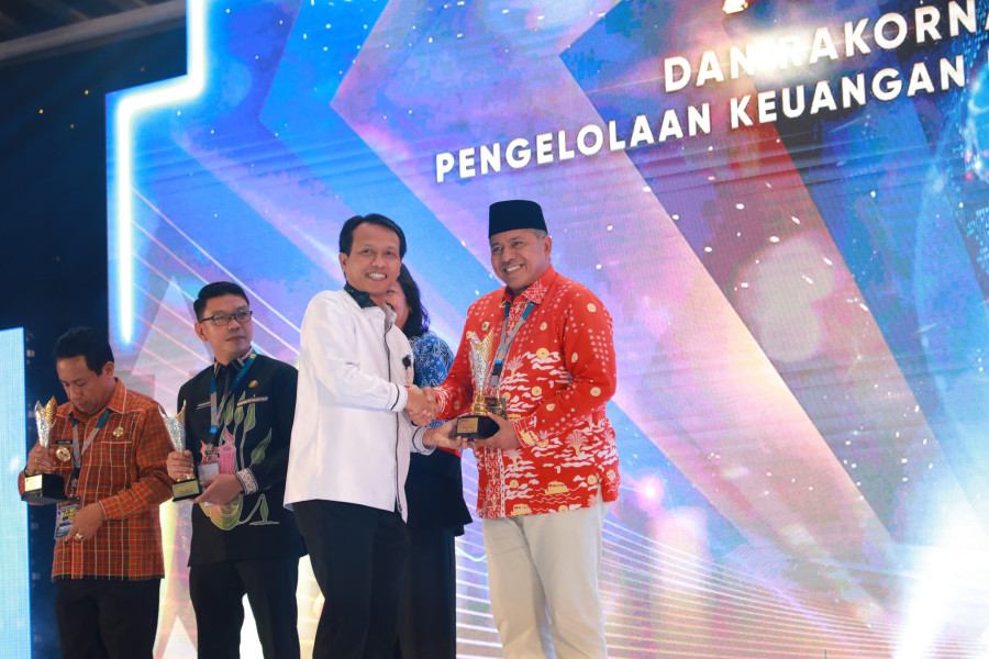 Hadir Rakornas Keuangan Daerah, Bupati Siak Terima Anugerah Realisasi Peningkatan PAD Tertinggi ...