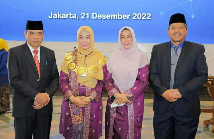 Kakak Istri Bupati Siak Dilantik Jadi Rektor Perempuan Pertama ...