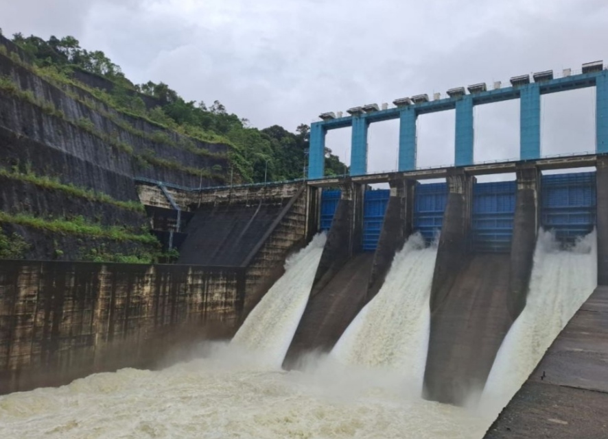 Pintu Pelimpahan Waduk PLTA Koto Panjang Dibuka Setinggi 1,7 Meter