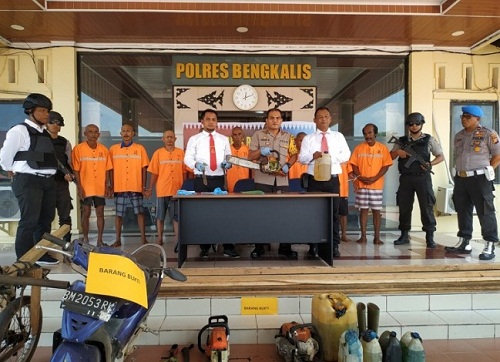 Mobil Satpol PP Meranti Tabrak Anggota