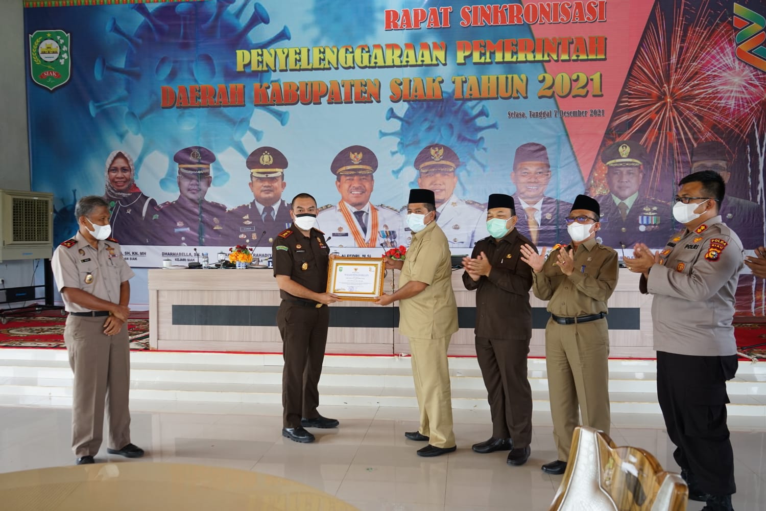 Sukses Selesaikan Konflik Lahan dengan PT DSI, Alfedri Beri Penghargaan Pada Kejari dan BPN Siak