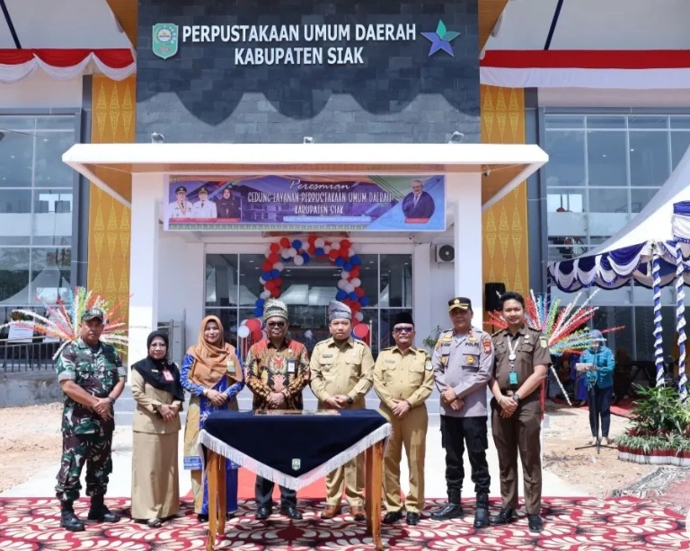 Adin Bondar Resmikan Pemakaian Gedung Perpustakaan Siak Senilai Rp9,2 Miliar