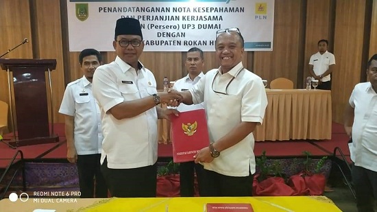 Pemkab Rohil dan PT PLN Tambah Jaringan Pelanggan Sampai Pelosok Desa